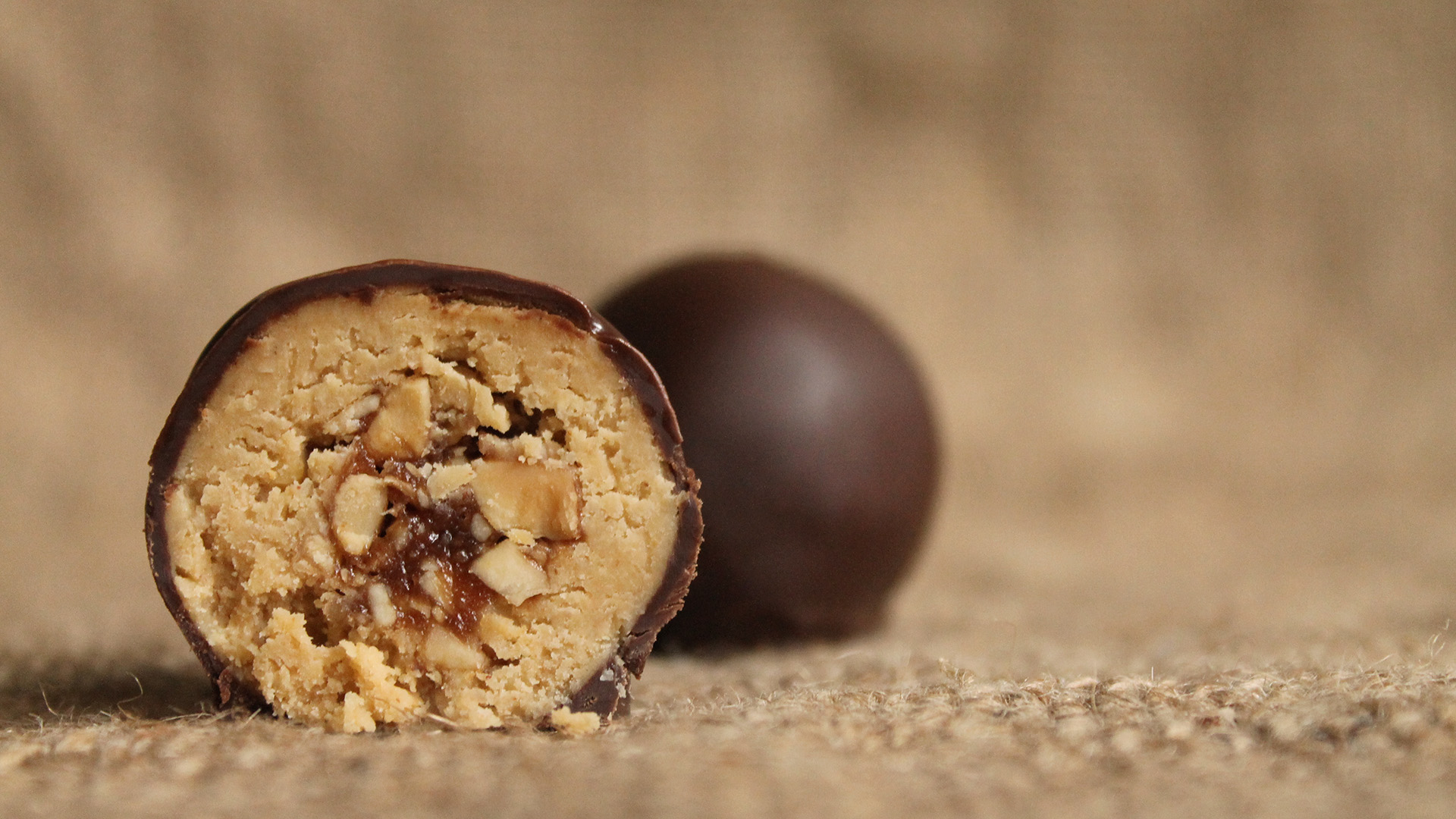 COMFIT / Luxury Chocolate Truffles